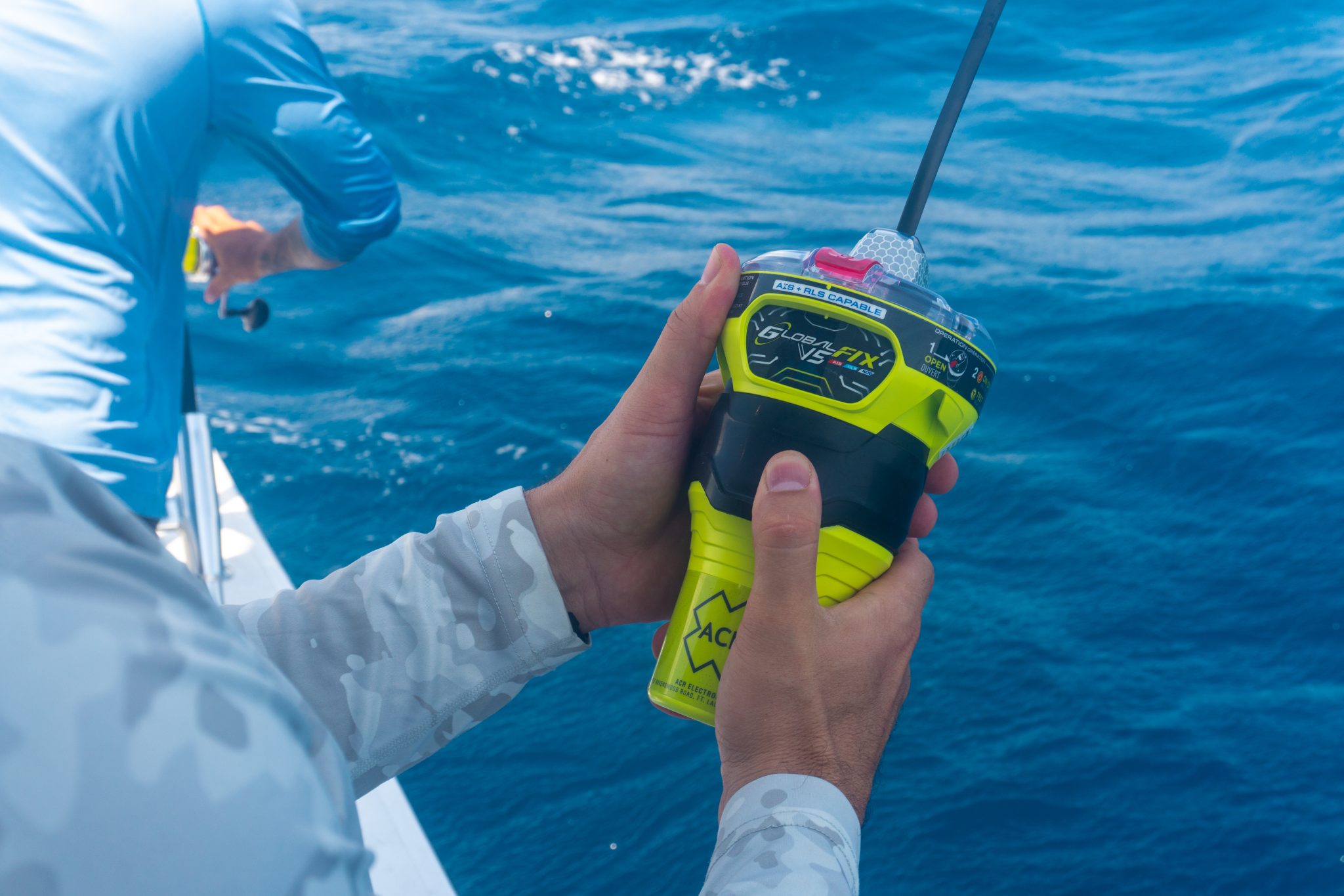 OCEAN SIGNAL ** EPIRB3 Pro: Category 1 EPIRB with AIS, RLS, and NFC ...