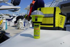 ResQFlare PRO - High Intensity Electronic LED Emergency Boat Flare ...